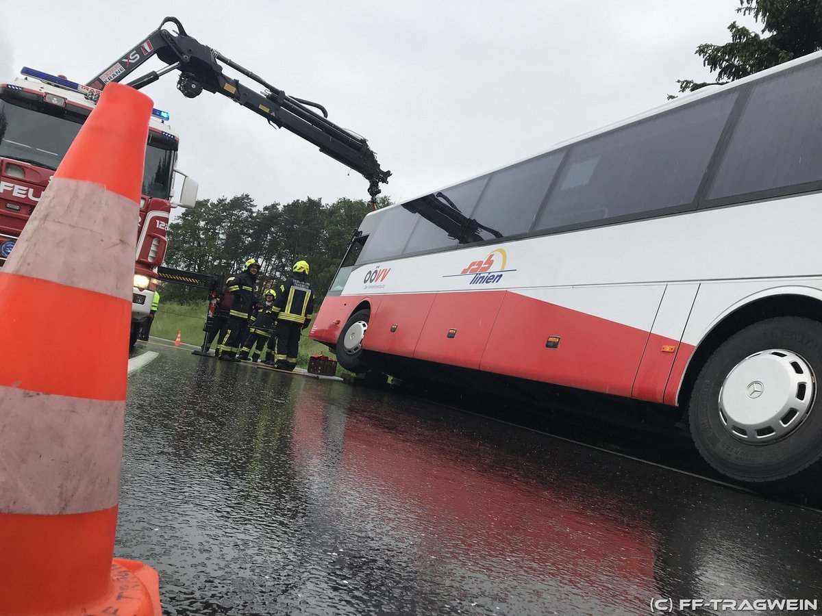 Busunfall auf der B124 - Bezirk Freistadt