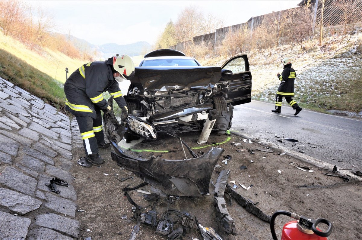 VERKEHRSUNFALL AUFRÄUMARBEITEN - Bezirk Freistadt